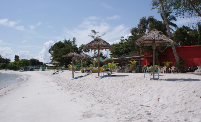Farniente et baignade à la Pointe-Denis - Equatour-NEH